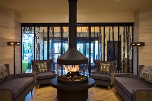 Pequenos-almoços e jantares servidos, incluindo cozinha americana 