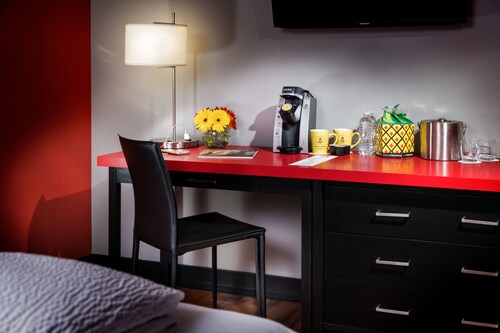 Staypineapple, Hotel FIVE, Downtown Seattle Reviews, Deals & Photos ...