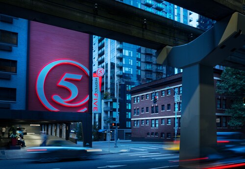 Staypineapple, Hotel FIVE, Downtown Seattle Reviews, Deals & Photos ...