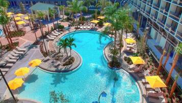 2 piscinas externas, funciona das 8h às 22h, barracas, guarda-sóis