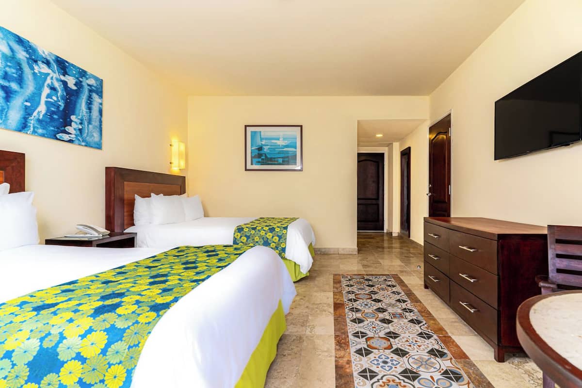 Quarto Superior, 1 cama king-size, vista para o resort | Cofre no quarto, secretária adequada para computadores portáteis