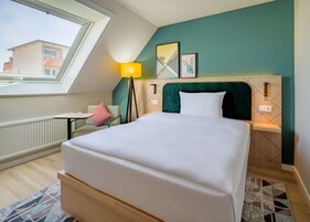 Quarto, 1 cama queen-size | Minibar, cofre no quarto, secretária