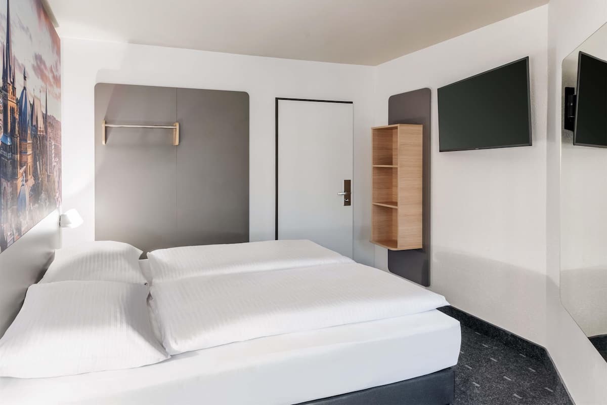 Quarto casal | 1 quarto, escrivaninha, cortinas blackout, quartos à prova de som