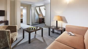 Roupa de alta qualidade, minibar, cofre no quarto