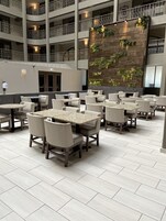 Pequeno-almoço preparado no momento diário incluído 