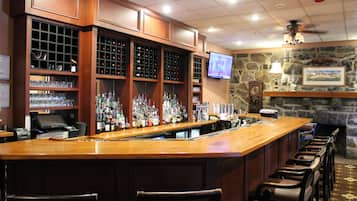 2 bares/lounges, pub