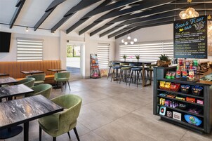 Pequeno-almoço tipo buffet diário incluído 