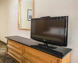 Roupas de cama premium, escrivaninha, ferros/tábuas de passar roupa