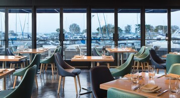 6 restaurantes, pequenos-almoços servidos, cozinha à base de marisco 