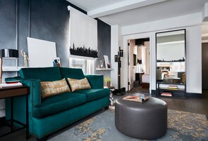 Suite Gallery, 1 cama king-size e sofá-cama | 1 quarto, roupa de alta qualidade, cofre no quarto, secretária 