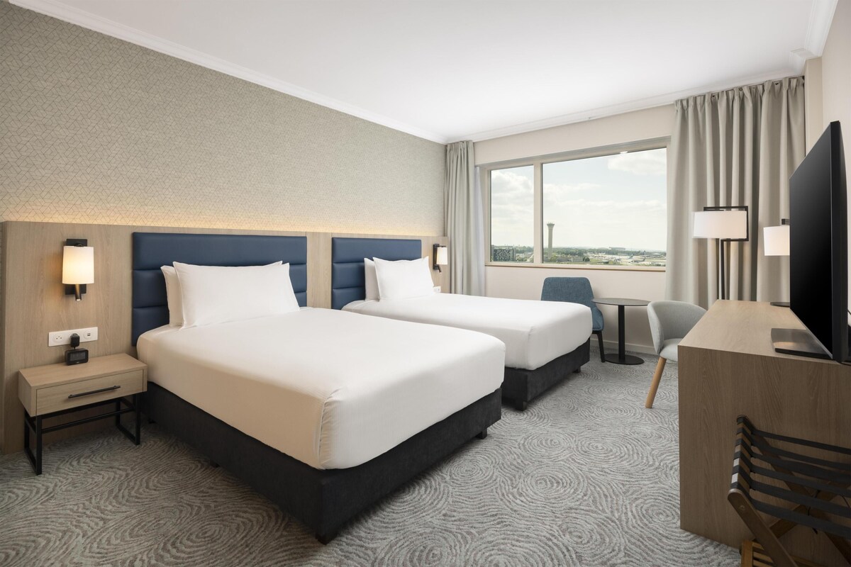Quarto Executivo, 2 camas individuais | Roupa de alta qualidade, cofre com capacidade para portátil 