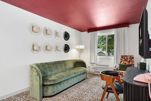Suite, 1 cama king-size, não fumadores (with Sofabed) | Cofre no quarto, secretária