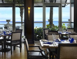 2 restaurantes, pequenos-almoços servidos, cozinha à base de marisco 