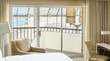Roupas de cama premium, cofres nos quartos, cortinas blackout
