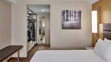 Roupas de cama premium, cofres nos quartos, escrivaninha