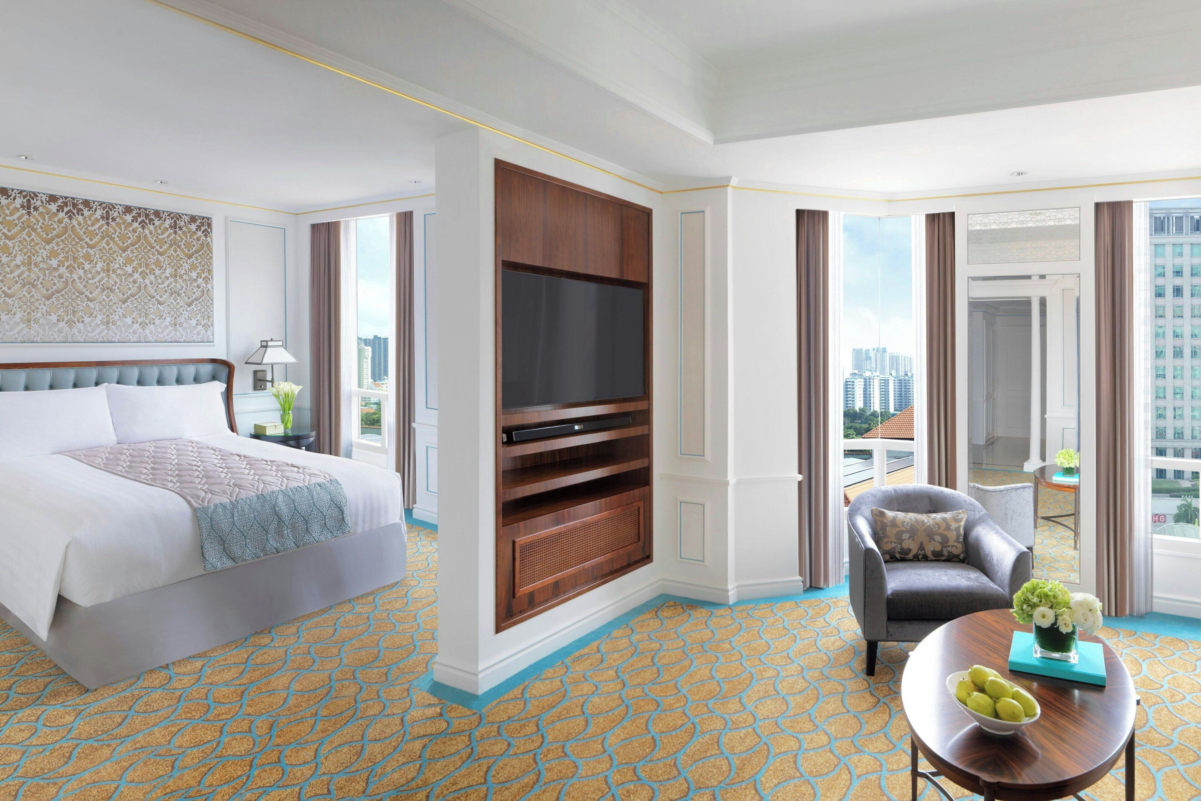 Minibar, cofre no quarto, secretária 