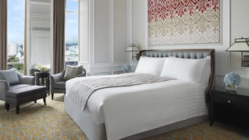 Frigobar, cofres nos quartos, escrivaninha