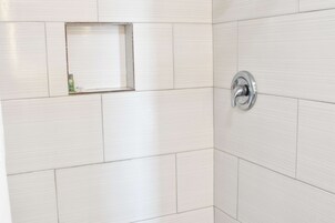 Roupa de alta qualidade, com decoração personalizada 