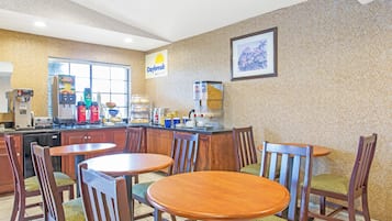 Café da manhã para viagem grátis todos os dias