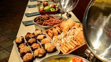 Café da manhã com buffet diário (USD 16 por pessoa)