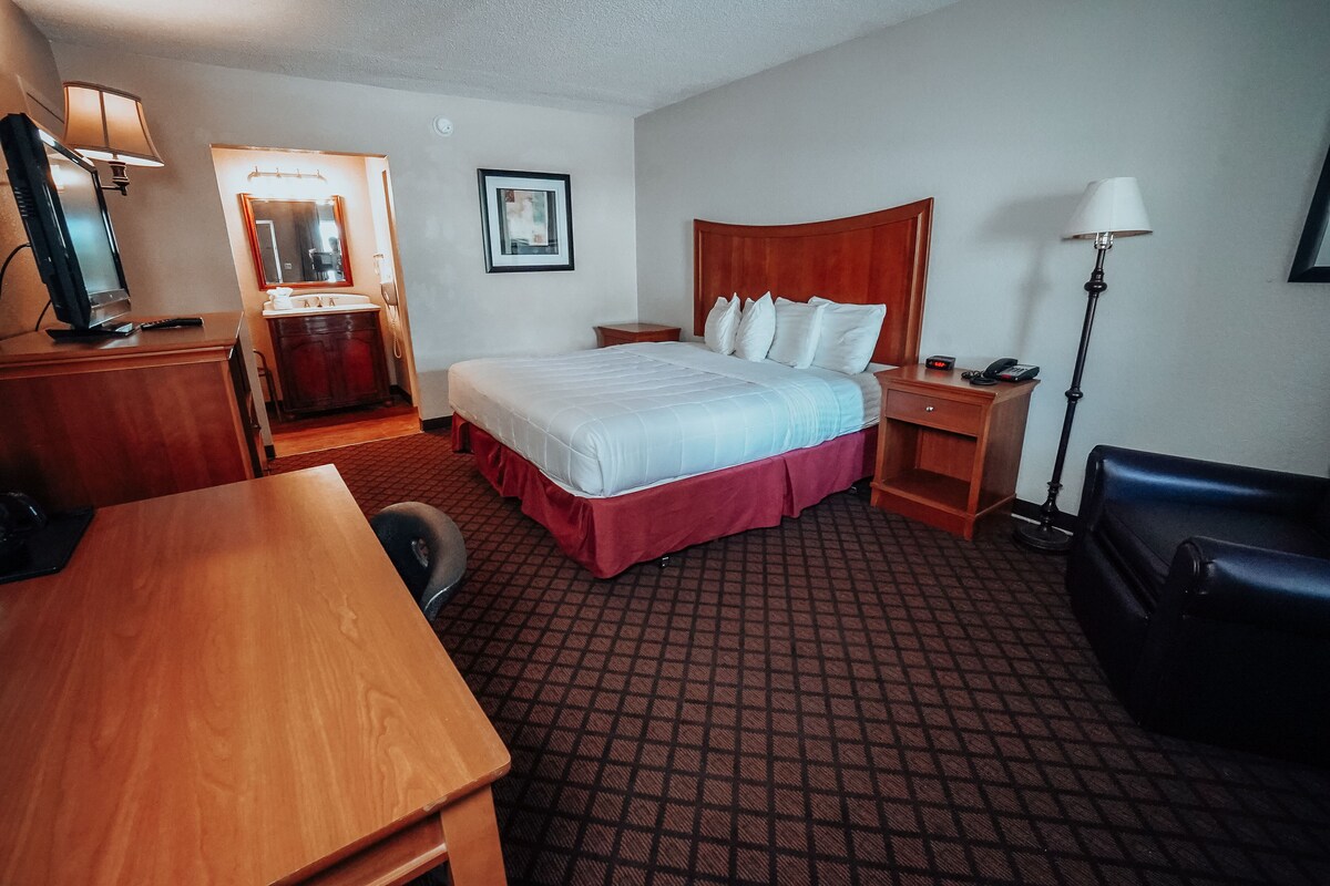 Lamplighter Inn & Suites - North Reviews, Deals & Photos 2023 - Expedia