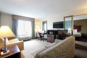 Suíte, 1 cama King | Escrivaninha, ferros/tábuas de passar roupa, Wi-Fi de cortesia