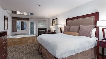 Suíte luxo, 1 cama King, banheira de hidromassagem, vista para o rio | 1 quarto, edredons de pluma, escrivaninha, cortinas blackout
