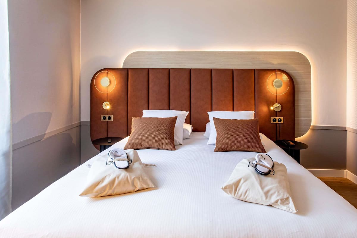 Suite, 1 cama king-size e sofá-cama | Roupa de alta qualidade, cofre no quarto, secretária
