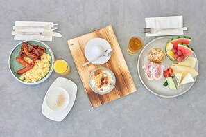 Pequeno-almoço tipo buffet diário (150 DKK por pessoa) 