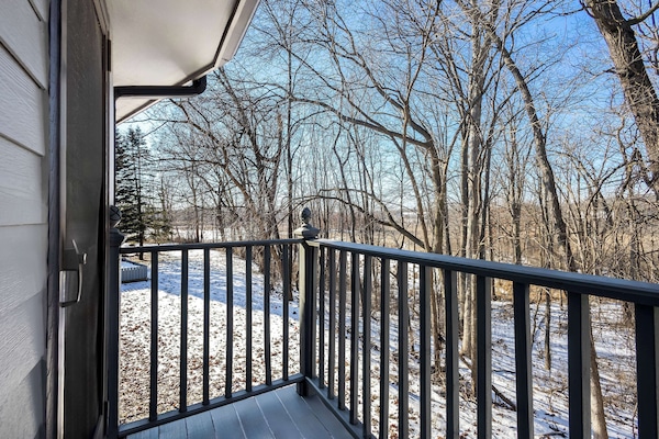 Quarto standard, 1 cama King, para não fumantes, sacada (with Sofabed) | Roupas de cama premium, cofres nos quartos, escrivaninha