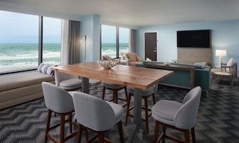 Suite, 1 quarto, junto ao mar | Vista para a praia ou o mar
