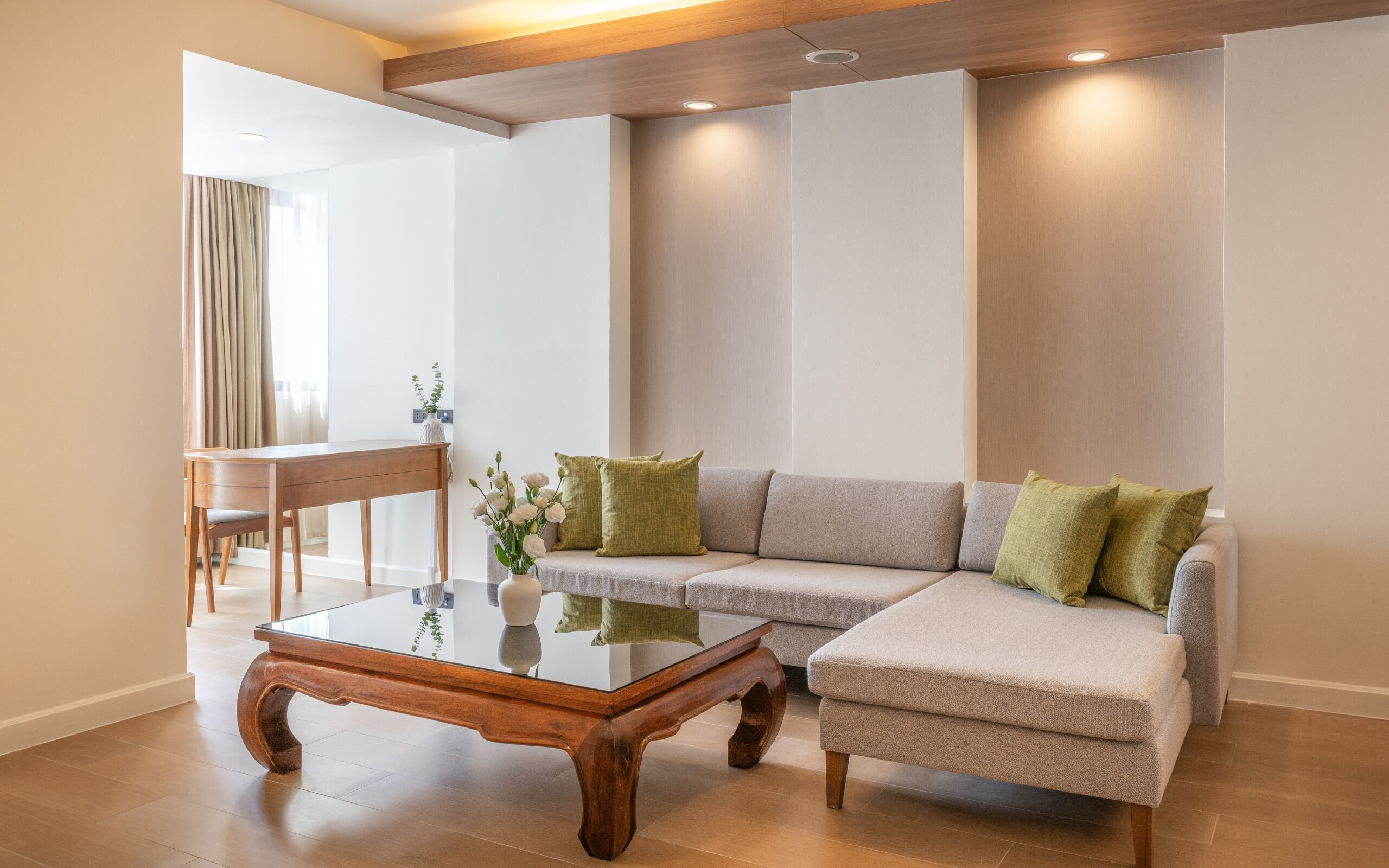 Suíte, 2 quartos (1 King & 2 Doubles) | Frigobar, cofres nos quartos, cortinas blackout, Wi-Fi de cortesia