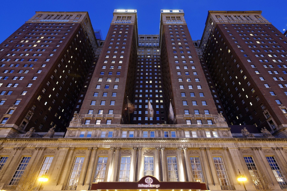 Hilton Chicago Reviews, Deals & Photos 2026 - Expedia