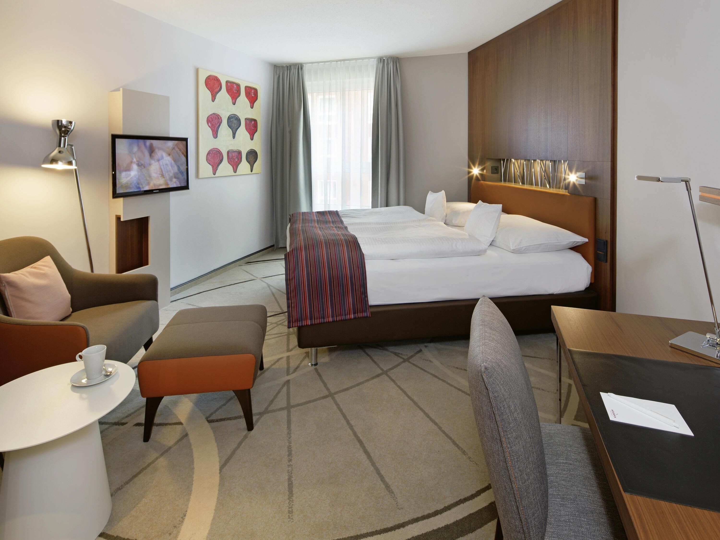 Quarto Clássico, 1 cama king-size | Roupa de alta qualidade, minibar, cofre no quarto, secretária 