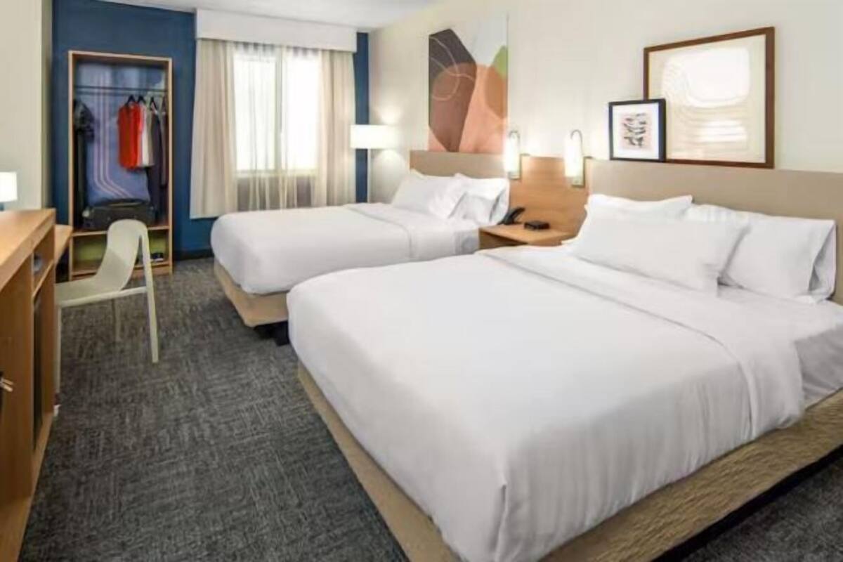 Secretária, secretária adequada para computadores portáteis