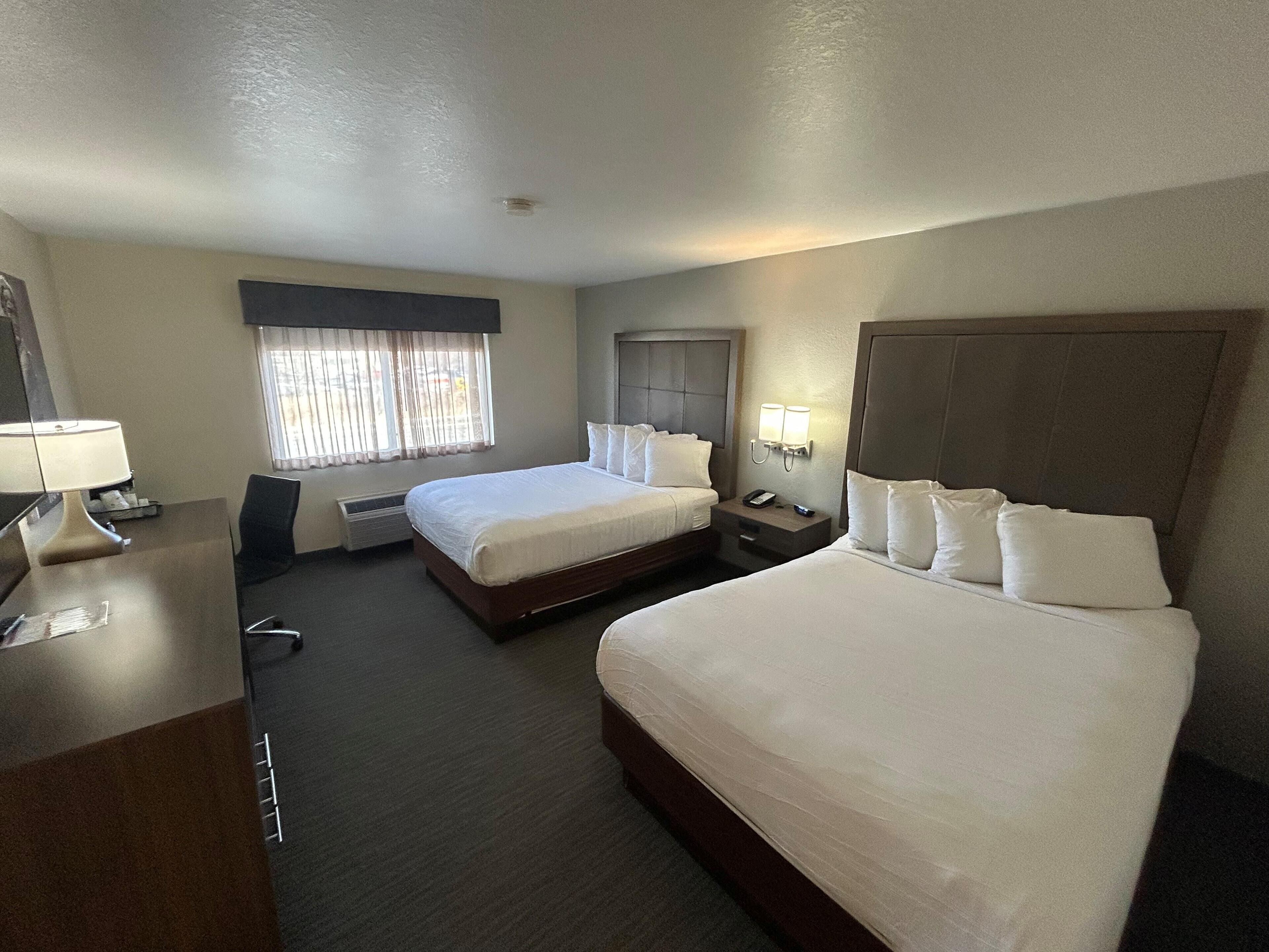 Roupas de cama premium, camas com colchões pillow-top, escrivaninha