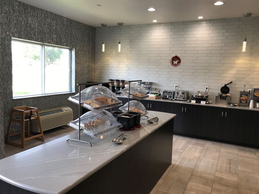 Café da manhã com buffet grátis todos os dias