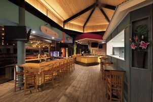 Serviço de almoço e jantar, vistas para a praia 