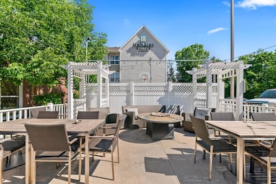 MainStay Suites Appleton Airport - Fox River Mall Area
