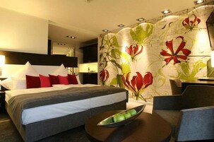 Roupas de cama premium, cofres nos quartos, individualmente decorados