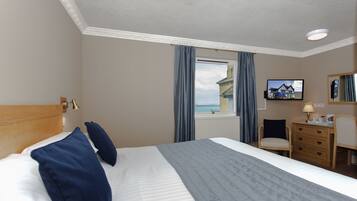 Quarto Standard, 1 cama king-size, não fumadores, vista para o mar | Com mobília individualizada, secretária