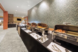 Pequeno-almoço preparado no momento diário mediante uma taxa 