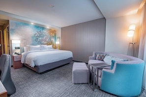 Escrivaninha, ferros/tábuas de passar roupa, berços (sobretaxa)