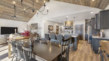 Indian Point - 4-Bedroom Lodge 188 | Com decoração personalizada, cortinas/cortinados opacos