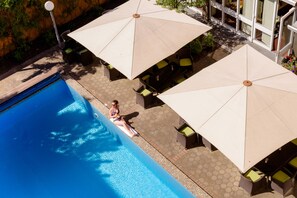 Piscina exterior sazonal 