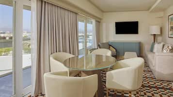 Suíte, 1 cama King (Sunset) | 1 quarto, roupas de cama premium, edredons de pluma, cofres nos quartos