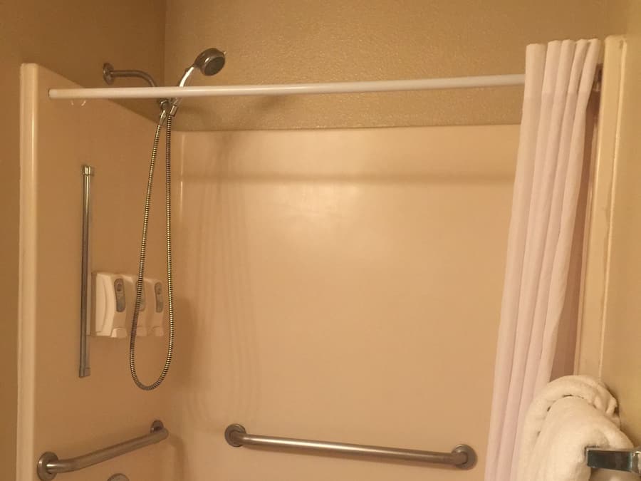 Quarto Standard, 1 cama king-size, acessível, banheira | Duche na casa de banho