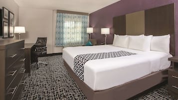 Roupas de cama premium, camas com colchões pillow-top, escrivaninha