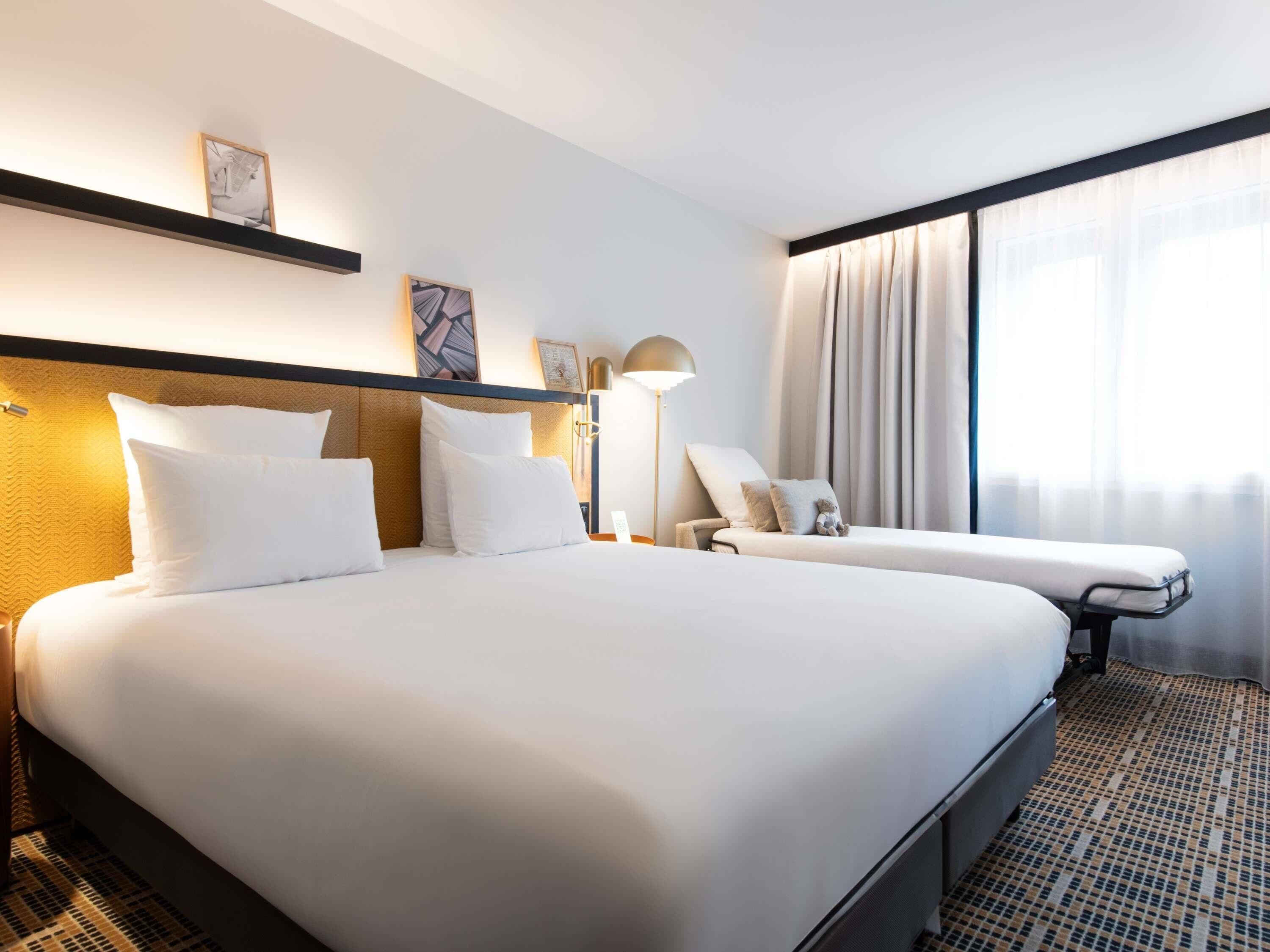 Quarto Triplo Clássico, 1 cama de casal e sofá-cama | Minibar, cofre no quarto, secretária, cortinas/cortinados opacos 