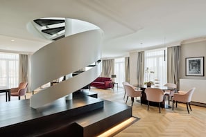 Kaiser Suite | Roupa hipoalergénica, minibar, cofre com capacidade para portátil